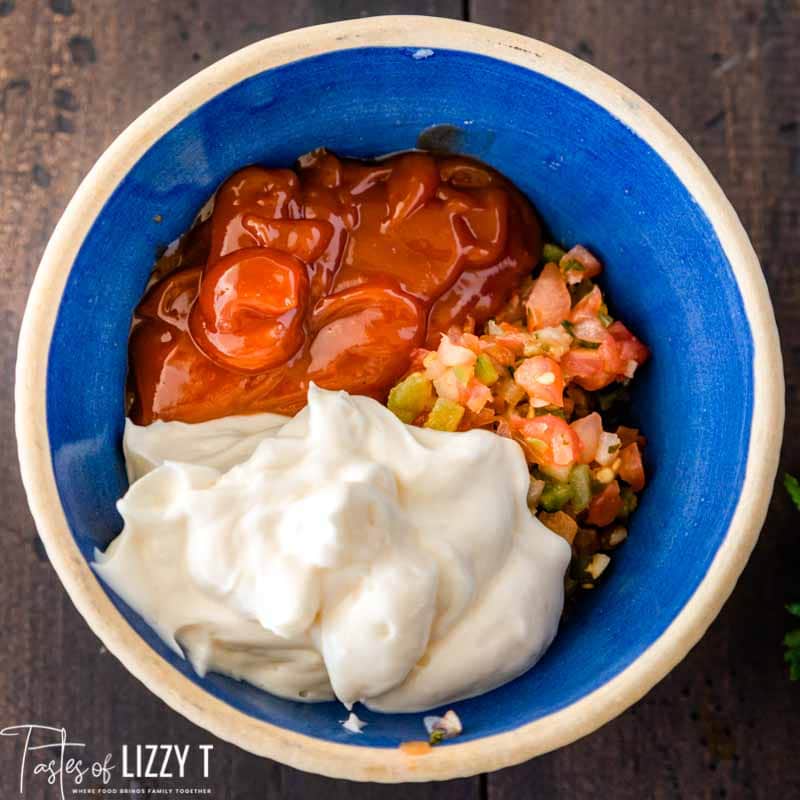 Quesadilla Burger {Copycat Applebee's Recipe} | Tastes of Lizzy T