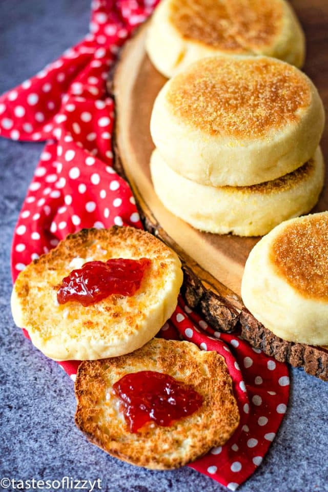 Homemade English Muffins Recipe {Make English Toasting Muffins}