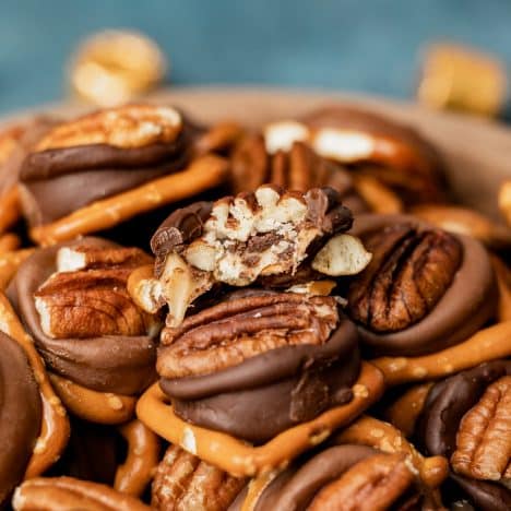 Rolo Pretzel Turtles {Homemade Candy} | Tastes of Lizzy T